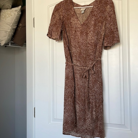 a new day | Dresses | Fun Pattern Dress With Tie At The Waist Small V ...